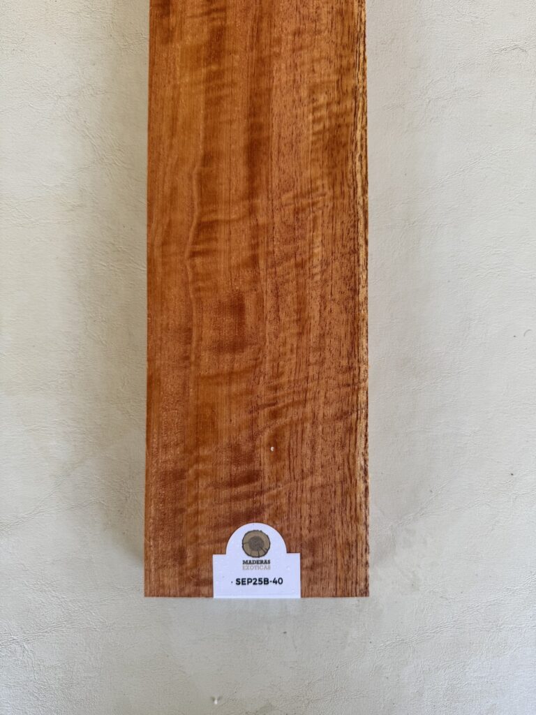 Mango Cedro misionero flameado radial AAA (SEP25B-40) - Maderas Exóticas