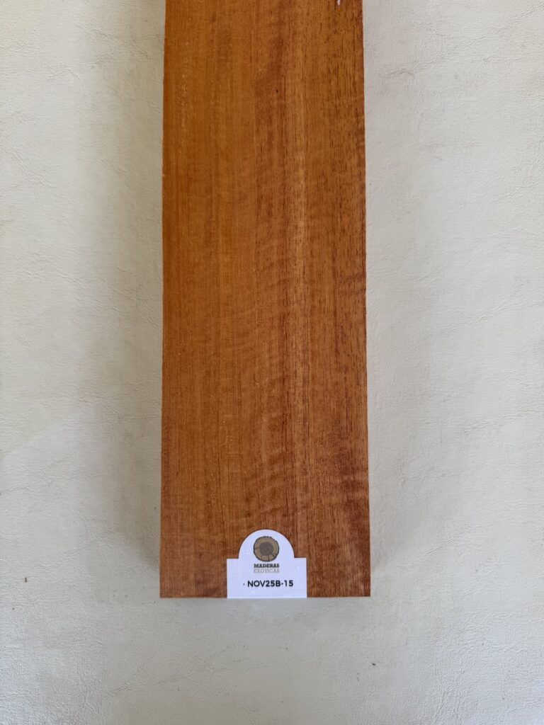 Mango Cedro misionero flameado radial AAA (NOV25B-15) - Maderas Exóticas