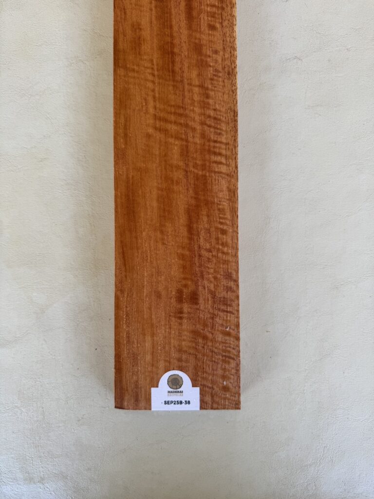 Mango Cedro misionero flameado radial AAA (SEP25B-38) - Maderas Exóticas